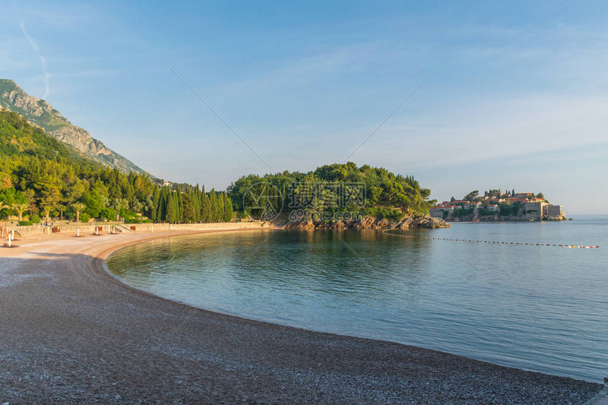 亚得里亚海沿岸风景如画的皇家海滩高清图片下载-正版图片505701955-摄图网