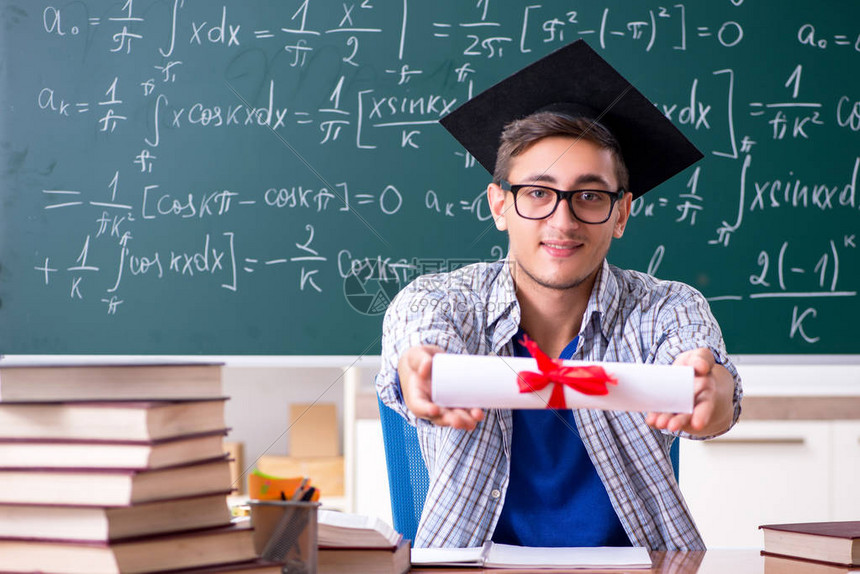 在校学习数学的年高清图片下载-正版图片505725538-摄图网