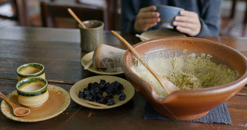 传统土茶制作过程HakkaL高清图片下载-正版图片505727095-摄图网