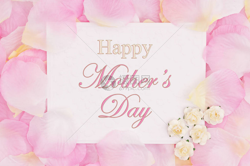 母亲节快乐贺卡粉红玫瑰花瓣上有高清图片下载-正版图片505728528-摄图网