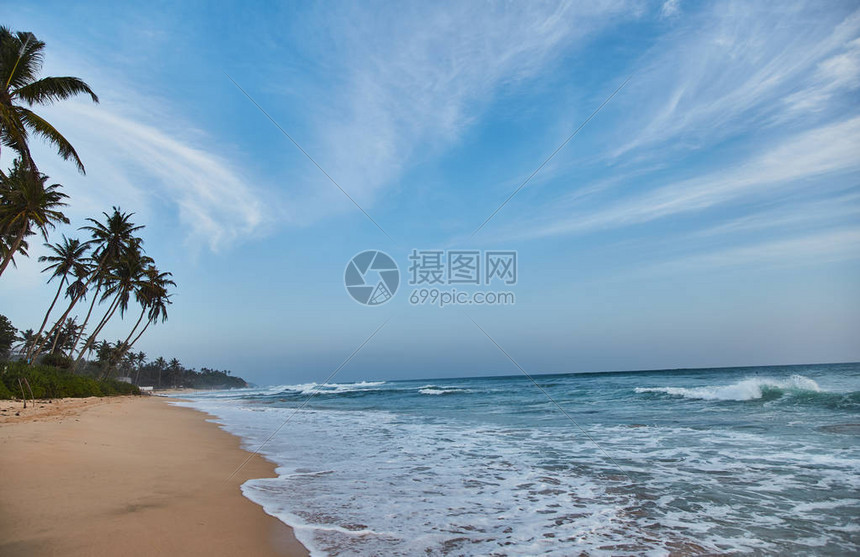 斯里兰卡的Gurubebila海滩印度洋日落高清图片下载-正版图片505728708-摄图网