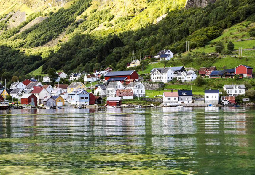 Geiranger是位于挪威西部Geirangerfjord对面的一个村庄高清图片下载-正版图片505744265-摄图网