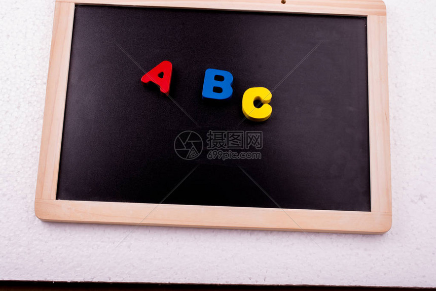 五颜六色的ABC字母由木头制成高清图片下载-正版图片505799344-摄图网