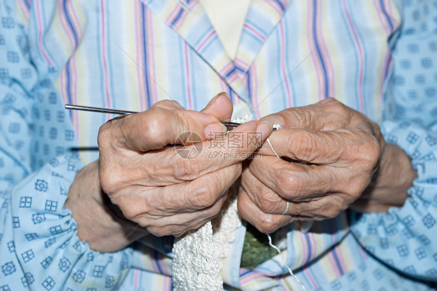 一名老年妇女的手细记女高清图片下载-正版图片505800303-摄图网