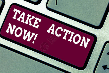显示立即采取行动的书写笔记商业照片展示要求某人开始做良好的能分析鼓励键盘意图创建计算机消息高清图片下载-正版图片505824277-摄图网