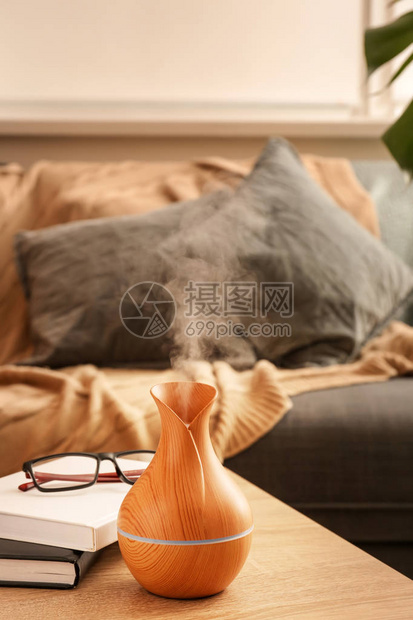 会议室桌上的Aro高清图片下载-正版图片505856354-摄图网