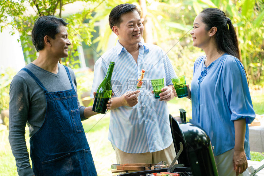 在野外绿公园BBQ食品和饮料的亚洲高级提高清图片下载-正版图片505866164-摄图网