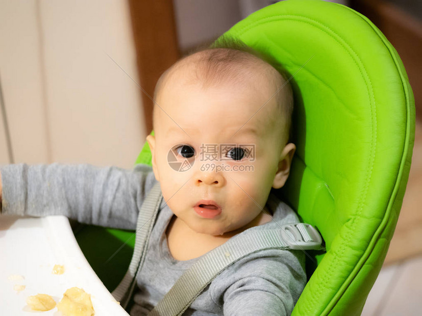 宝用BLW方法吃有机生物蔬菜高清图片下载-正版图片505874418-摄图网