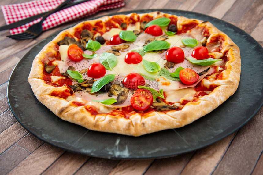 比萨芝士火腿雪纺和蘑菇片高清图片下载-正版图片505880208-摄图网
