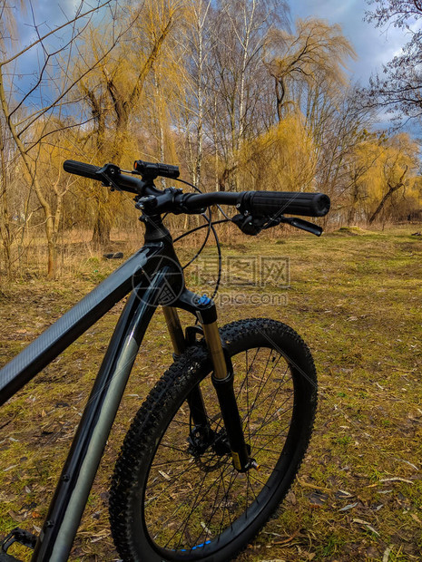 春季时骑着MTB自高清图片下载-正版图片505901922-摄图网