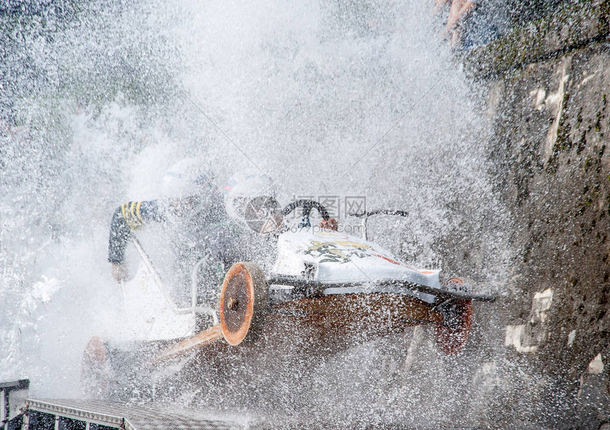 带水的赛车高清图片下载-正版图片505921247-摄图网