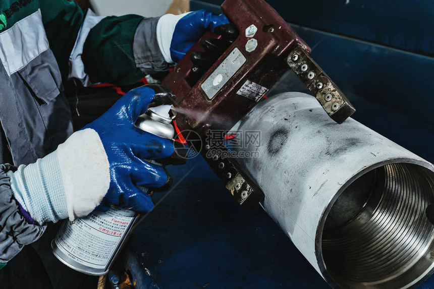 工作时超声波探伤仪高清图片下载-正版图片505921907-摄图网