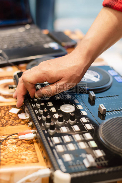 DJ在政党上设置DJDJ正高清图片下载-正版图片506012115-摄图网