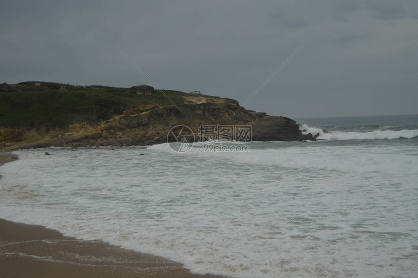在Colares大海滩的阴天美妙的悬崖自然建筑历史街头摄影2014年4月13日Colares高清图片下载-正版图片506013983-摄图网