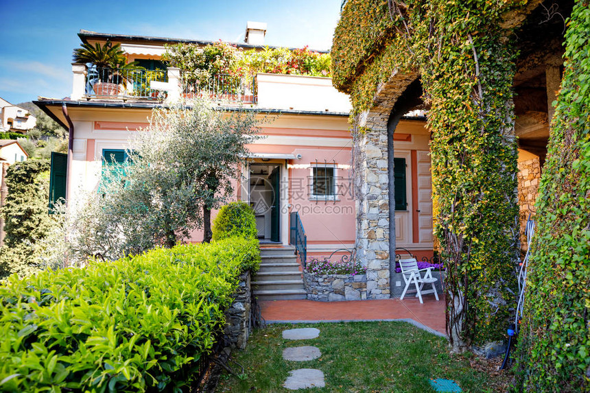意大利Liguria地区多姿彩的房屋高清图片下载-正版图片506053730-摄图网
