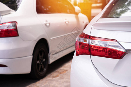 在孤立的白色背景上伸展汽车高清图片下载-正版图片506139352-摄图网