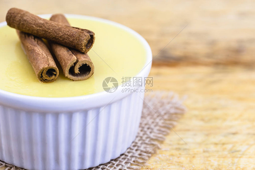 巴西甜玉米奶油甜点canjica或Jimbel高清图片下载-正版图片506180523-摄图网