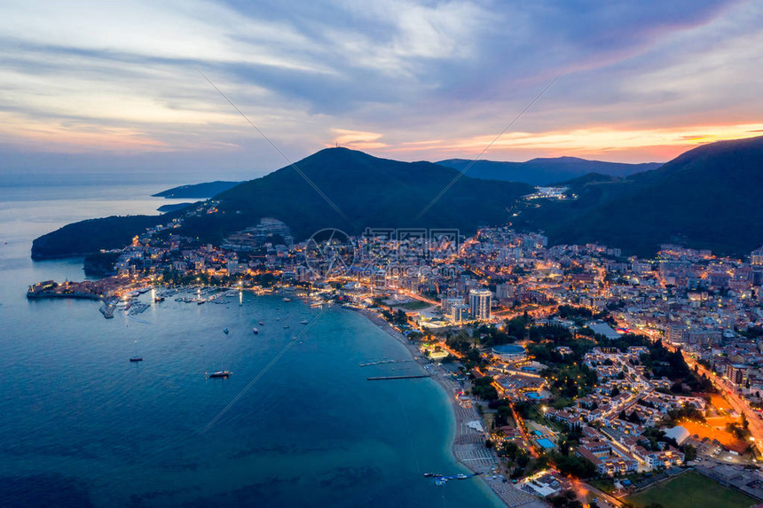 日落后在亚得里亚海沿岸的黑山布德瓦Budv高清图片下载-正版图片506181809-摄图网