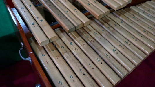 Kolintang或kulintang是一种由水平放置的小锣组成的乐器该乐器由较大的高清图片下载-正版图片506224781-摄图网