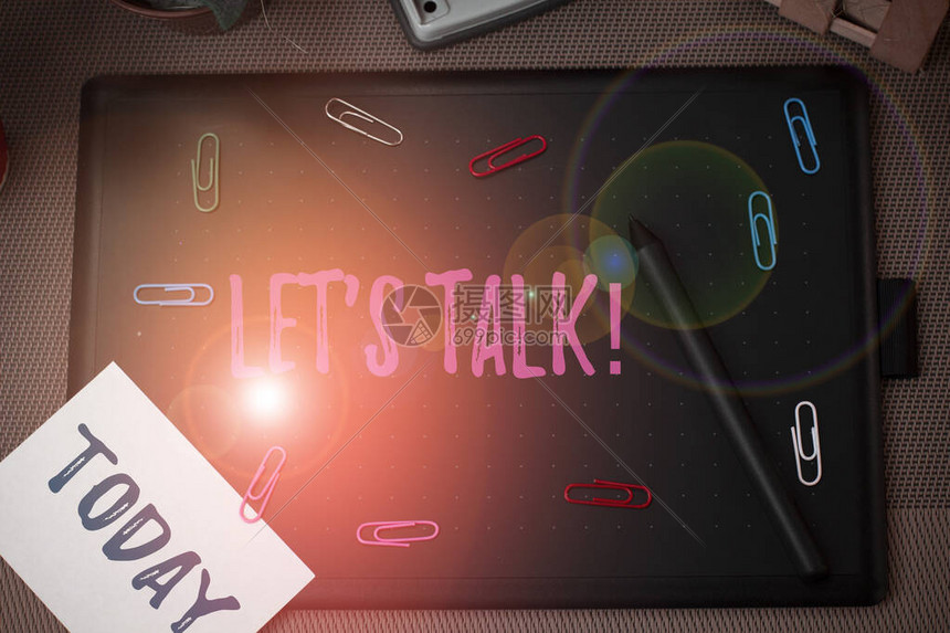 概念手写显示LetSTalk概念意指他们建议开始讨论特定主题剪刀和设备的数学书高清图片下载-正版图片506231197-摄图网