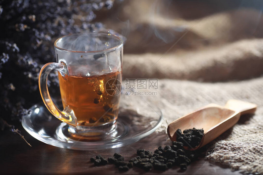 用brewin在餐桌上泡茶高清图片下载-正版图片506236420-摄图网