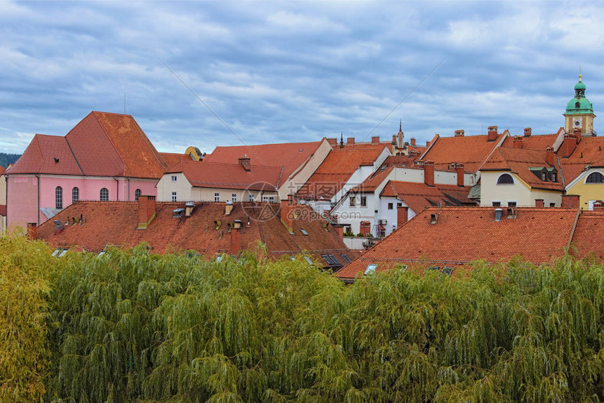 秋天Maribor的景象天空线高清图片下载-正版图片506256780-摄图网