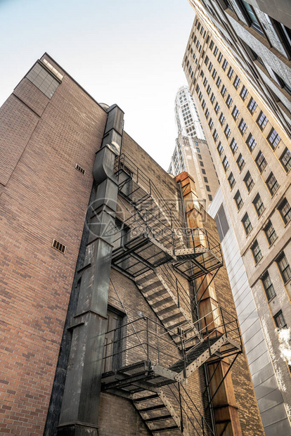 在芝加哥的高层建筑环绕的城市环境中高清图片下载-正版图片506294279-摄图网