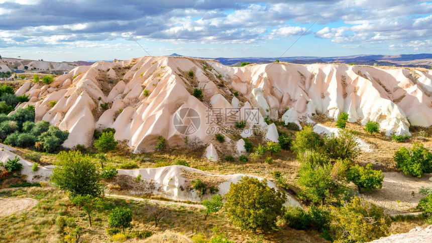 土耳其卡帕多西亚鸽谷的山地景观卡帕多西亚令人惊叹的风景和岩层周高清图片下载-正版图片506295937-摄图网