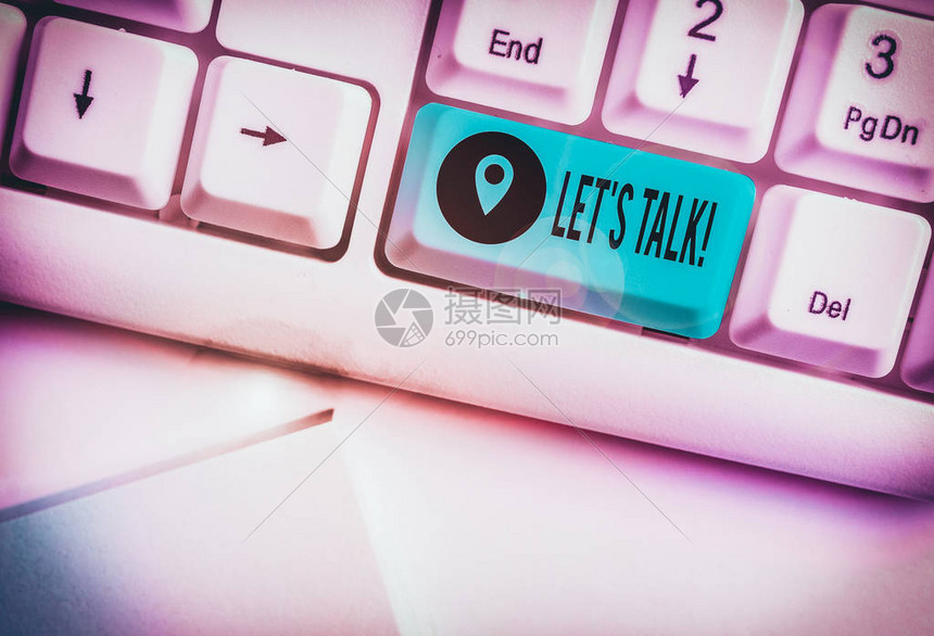 显示LetSTalk的写作注释商业概念对他们来说建议就特定主题开始对话Whitepc键盘高清图片下载-正版图片506355400-摄图网