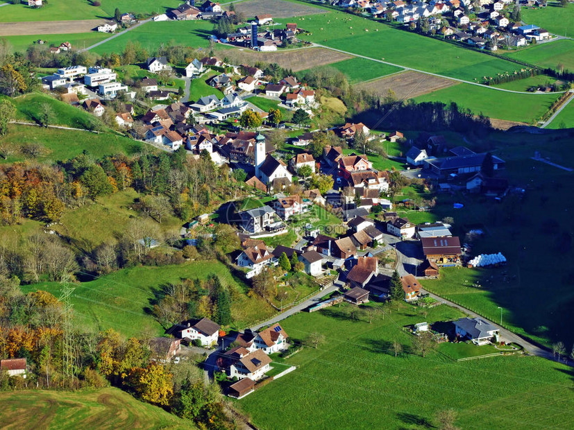 位于阿尔普斯坦山脉脚下和莱茵河谷Rhevental的Moos村OberrietSG高清图片下载-正版图片506375217-摄图网