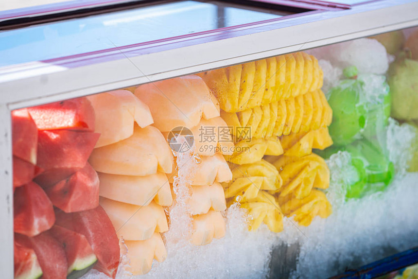 冷冻水果在玻璃柜里高清图片下载-正版图片506389837-摄图网