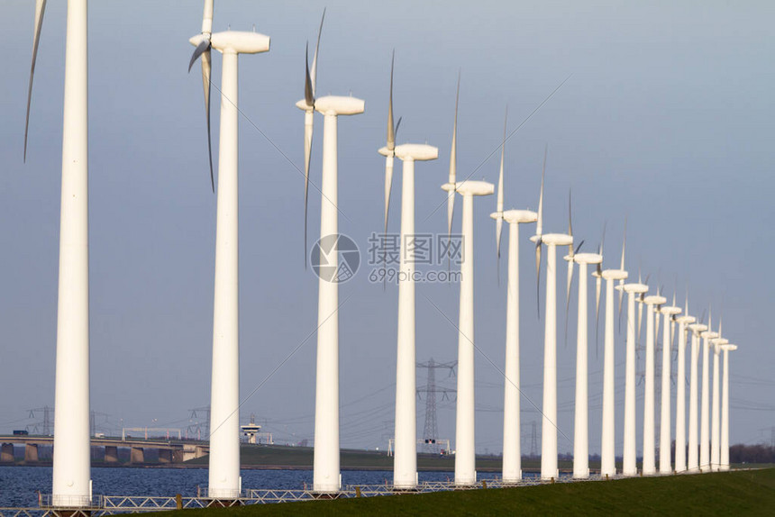 海上风光中的风力涡轮机高清图片下载-正版图片506413872-摄图网