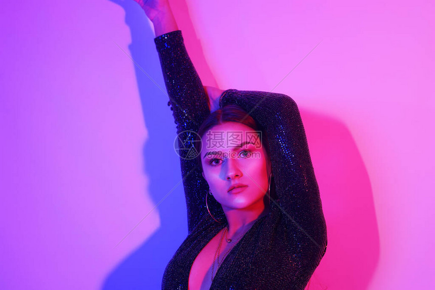 一个华丽的黑发女郎的肖像高清图片下载 正版图片506420456 摄图网