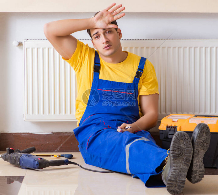 青年修理工承包商维修高清图片下载-正版图片506433578-摄图网