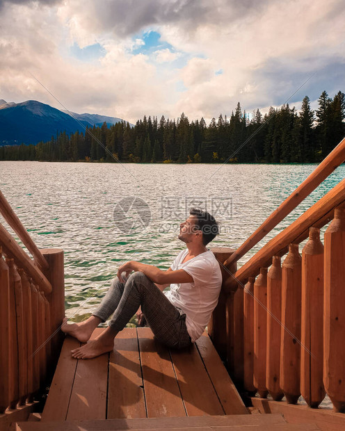 艾伯塔省博维尔湖加拿大落基山高清图片下载-正版图片506439223-摄图网