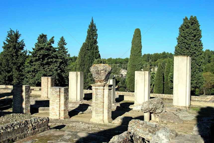 Exedra大厦的废墟在Italica高清图片下载-正版图片506443344-摄图网