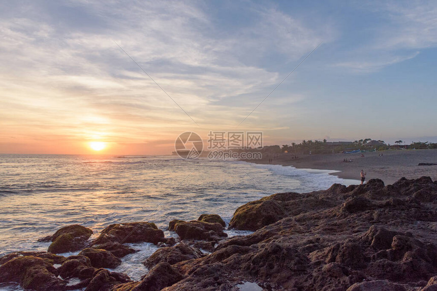印度尼西亚巴厘Canggu海滩美丽的日落高清图片下载-正版图片506454875-摄图网