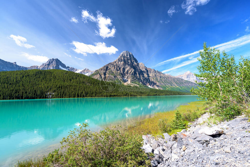 加拿大艾伯塔Banff公园水禽湖高清图片下载-正版图片506470184-摄图网