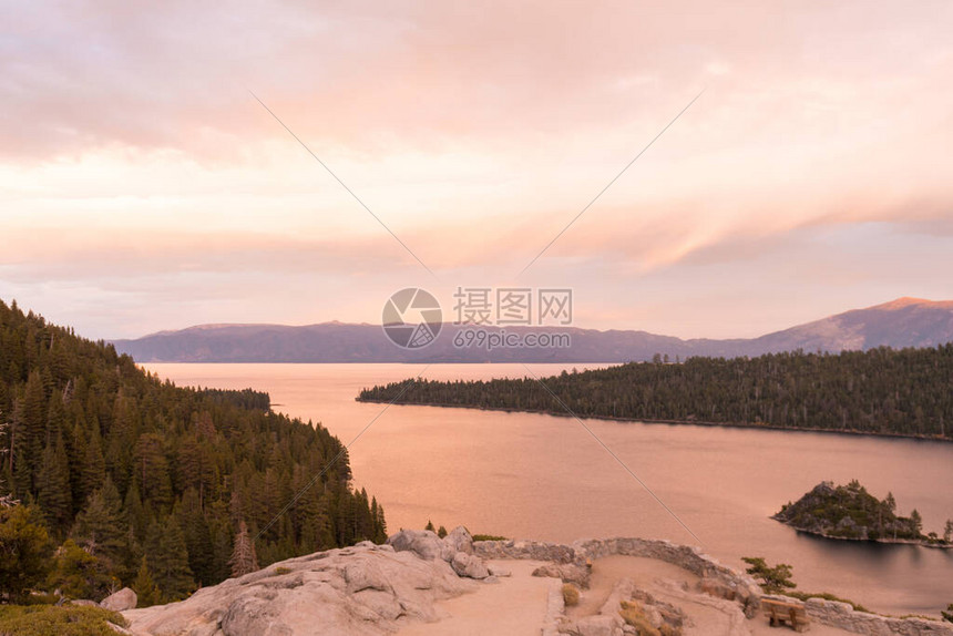 美国加利福尼亚州Tahoe湖Emerald湾Fanne高清图片下载-正版图片506470612-摄图网