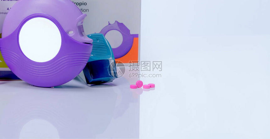 Asthmaaccuhalerevohaler和粉色药片哮喘吸入器治疗哮喘慢阻塞肺病和肺气肿的药物药包医药产品类固醇和高清图片下载-正版图片 ...