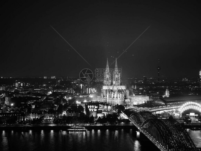 夜空中巡视KoelnerDomSanktPetrus指圣彼得大教堂哥特和Hohenzollerernbruecke指Hohenz高清图片下载 ...