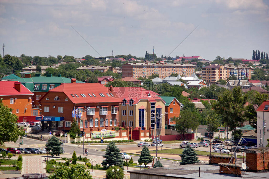 位置俄罗斯克拉斯诺达尔边疆区乌斯季拉宾斯克市典型的俄罗斯南部城镇哥萨克传统高清图片下载-正版图片506515772-摄图网