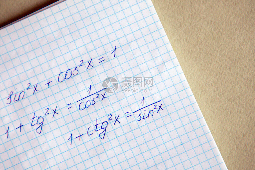 家庭学校数学概念带有数学公式的记事本在冠状大流行期间研究检疫中的数学数学计算数学问题算术公式高清图片下载-正版图片506536587-摄图网