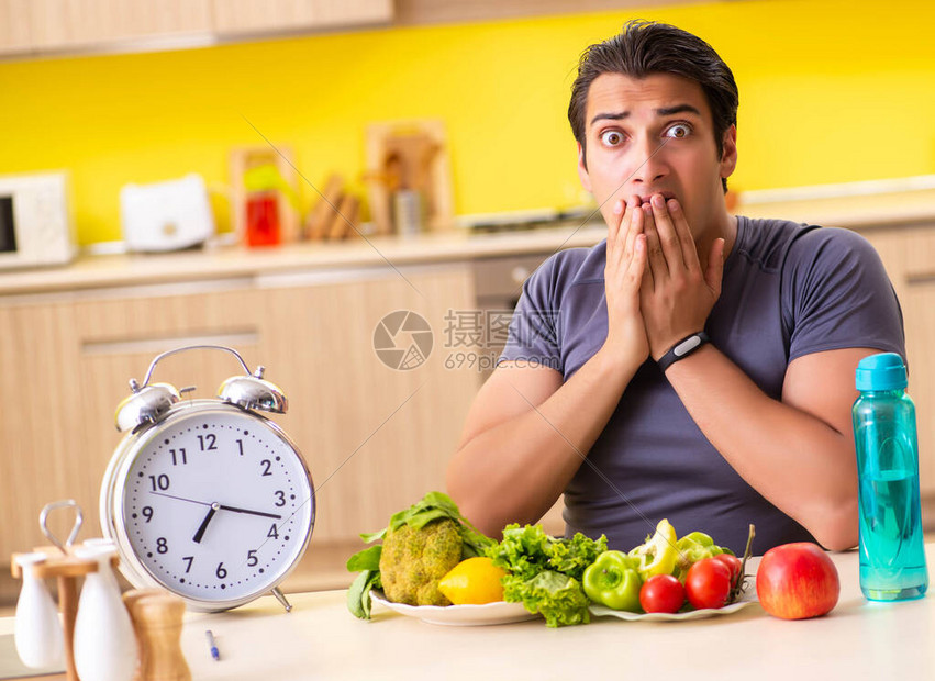 年轻男子在饮食和健康饮食概高清图片下载-正版图片506540225-摄图网