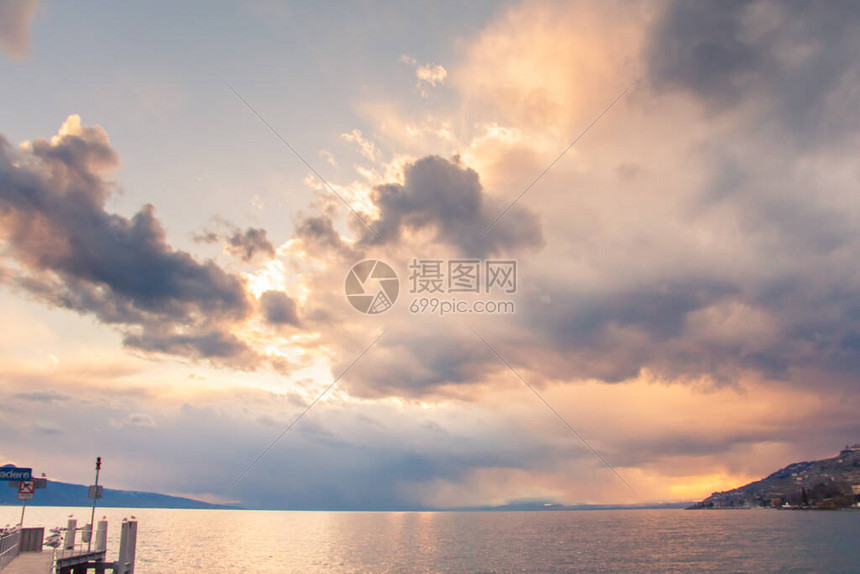 风暴在莱曼湖上空的清空和覆高清图片下载 正版图片506547078 摄图网