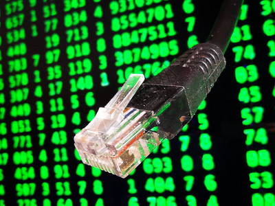 计算机互联网电缆对绿色编程背景下的wifi速度Lifi通过灯高清图片下载-正版图片506556661-摄图网