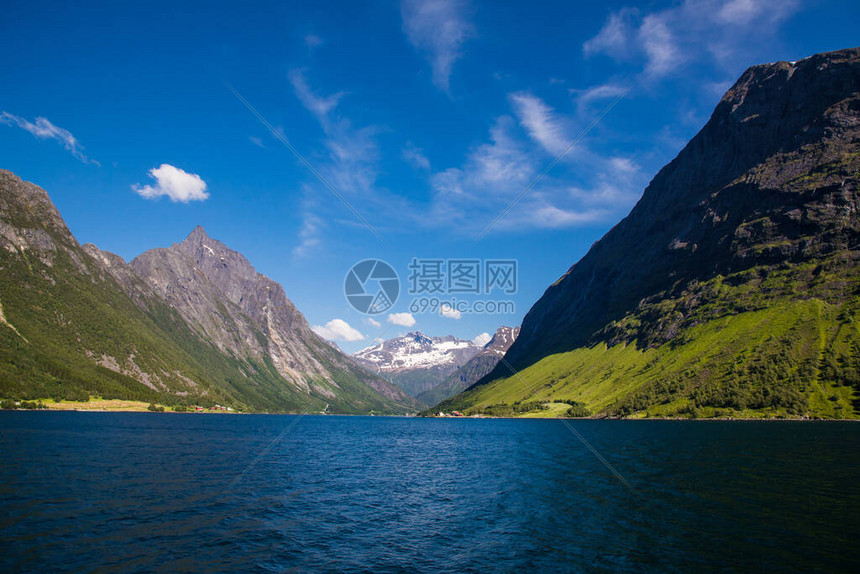 挪威Urke村和Hjorundfjordenfjordnfjord的图片段高清图片下载-正版图片506580579-摄图网