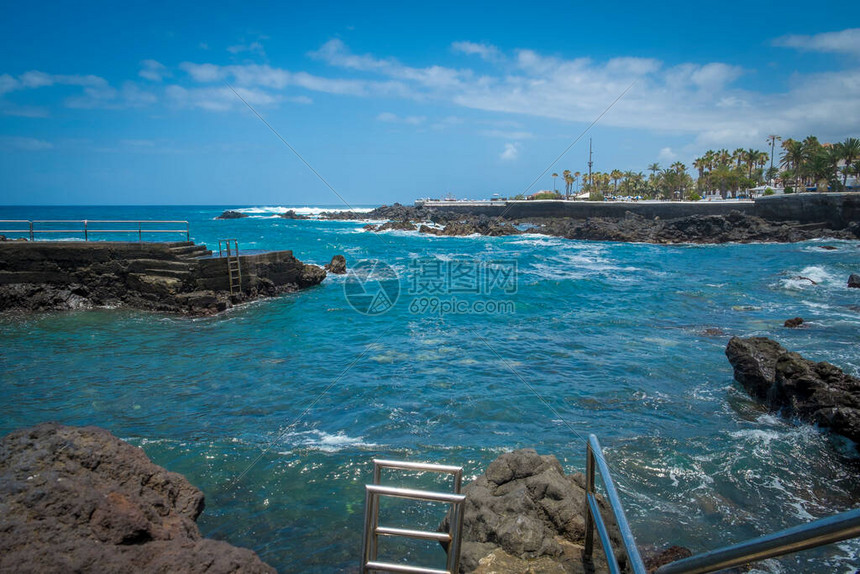 在西班牙加那利群岛特内里费的德拉克鲁斯港自然海岸游泳和放松舒高清图片下载-正版图片506592243-摄图网