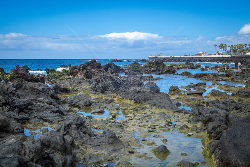 在西班牙加那利群岛特内里费的德拉克鲁斯港自然海岸游泳和放松舒高清图片下载-正版图片506592247-摄图网