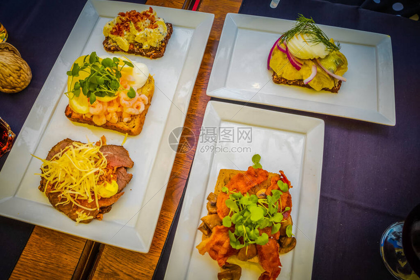 盘子上的传统丹麦三明治高清图片下载-正版图片506604452-摄图网